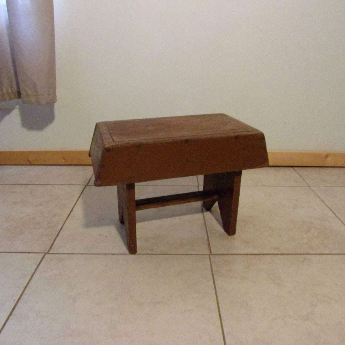 Antique Wood Foot Stool F001-WE – Ma and Pa's Attic