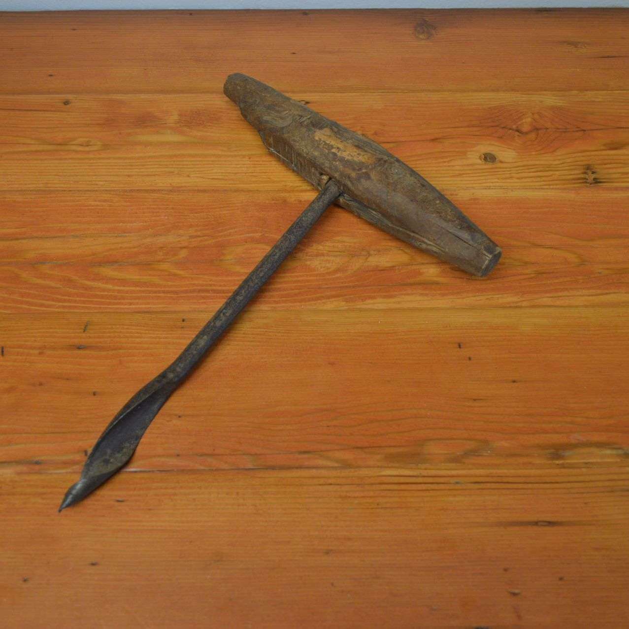 Antique auger large primitive T handle drill – Ma and Pa's Attic