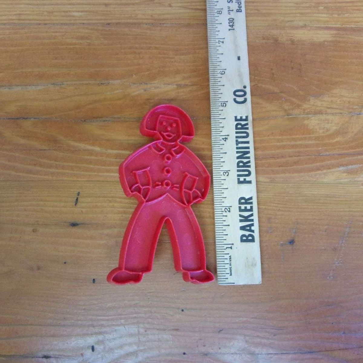 Vintage Gingerbread Man Red Plastic Cookie Cutter 013 – Ma and Pa's Attic